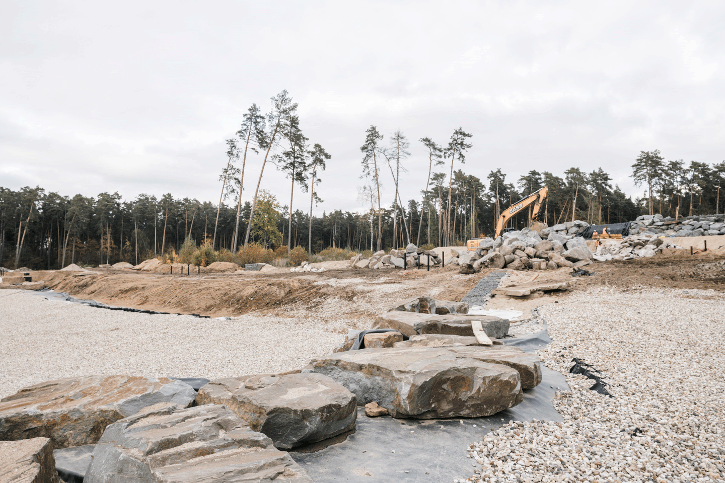 Водопад в парке Малевич